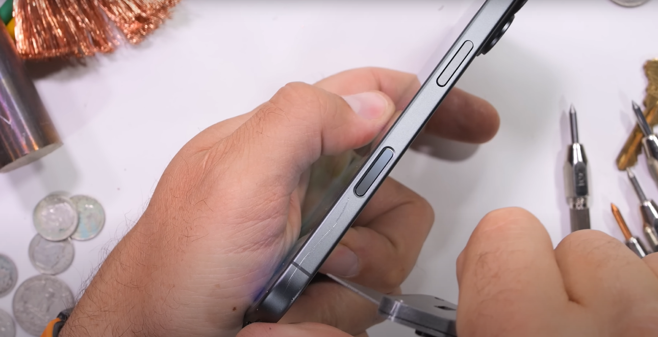 iPhone 17 Durability Test 2026: Scratch, Drop & Water Proof?