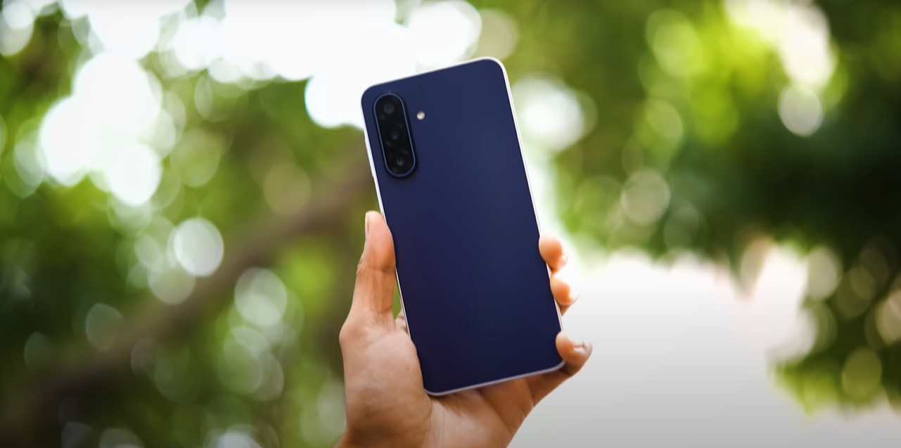 Samsung Galaxy M17 5G Review – Best Phone Under ₹12,499